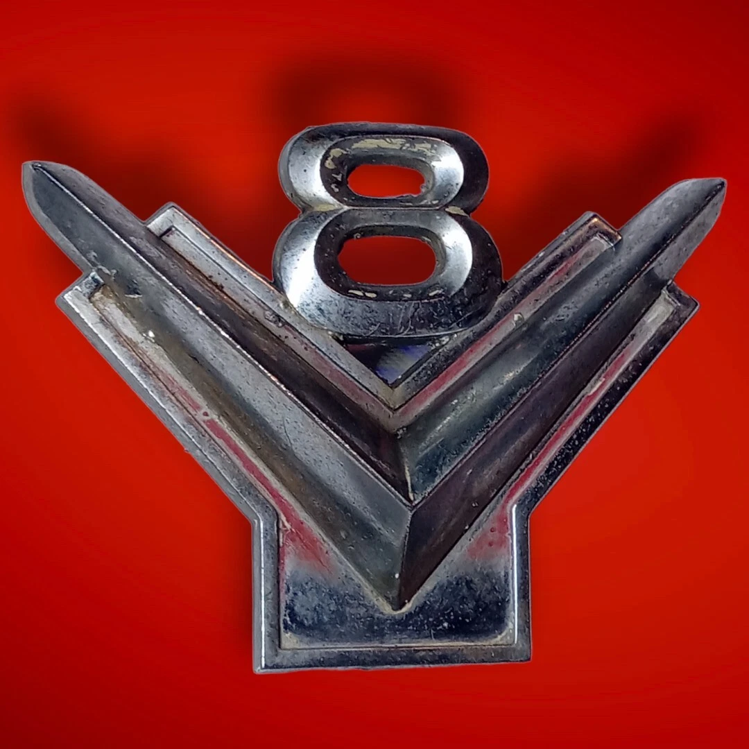 V8 Emblem