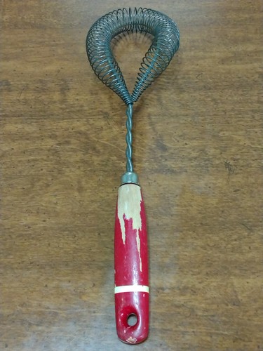 Vintage Coil Metal Whisk Whip Twisted Wire Beater Red White Painted ...