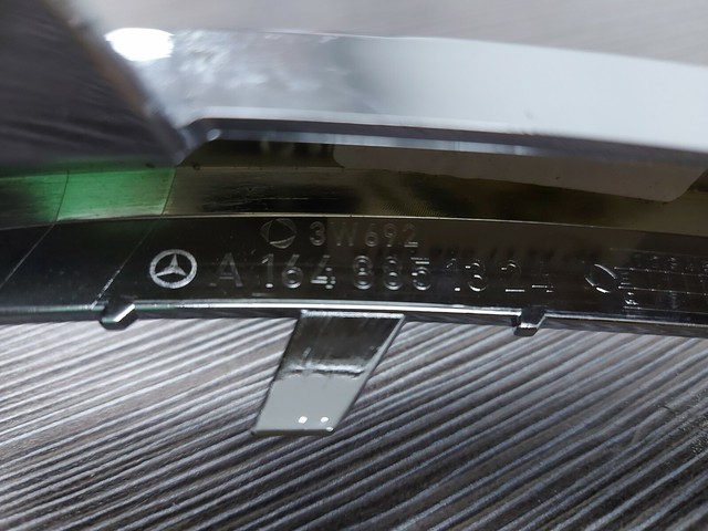 Mercedes MERCEDES-BENZ OEM GL550 Front Bumper-Lower Molding Trim Left ...