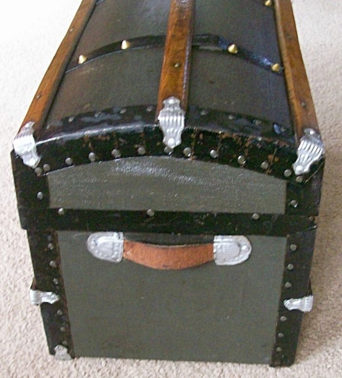 Antique Doll or Salesman Sample Barrel Top Trunk, Interior Tray & Trim ...