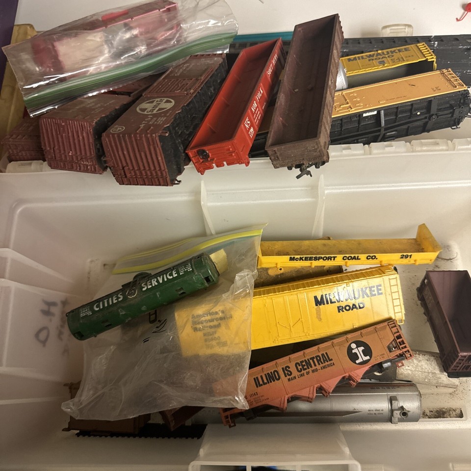 Vintage HO Scale Train Lot In Storage Case Parts & Repair Various ...