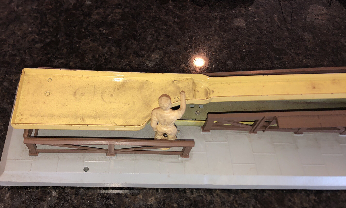 UNTESTED Vintage Lionel O Post War 362 Barrel Loader with Barrels ...