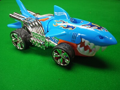 Hot Wheels Extreme 8" Shark Cruiser Car with Lights Motion and Sounds ...