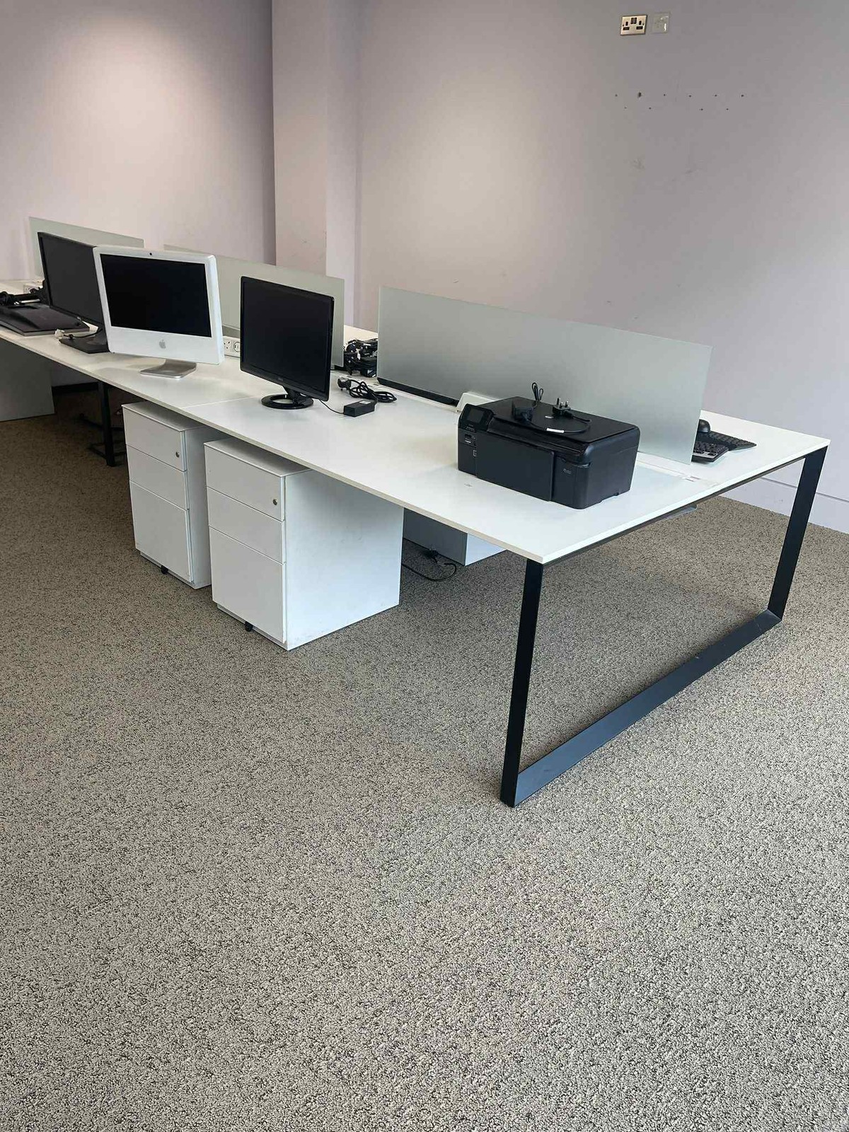 Senator 4/6-Person Bench Desking, White / Black, W1600mm [FROM £149 ...