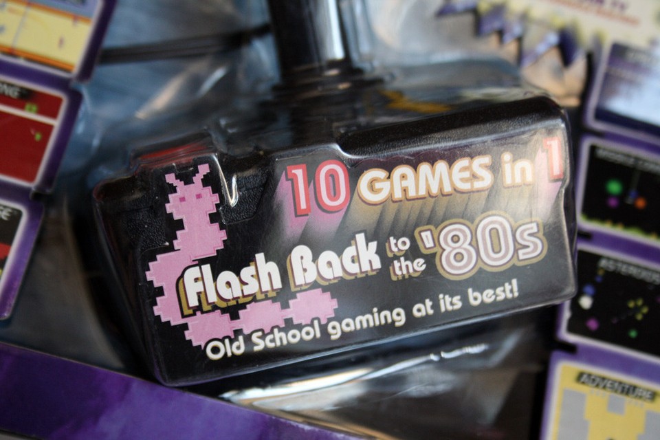 ATARI 2004 FLASH BACK 10 GAMES IN 1 PLUG N PLAY VIDEO TV GAME BRAND NEW ...
