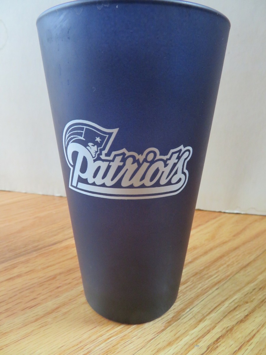 Patriotas De Nueva Inglaterra Volando Con El Logo De Elvis PDF)