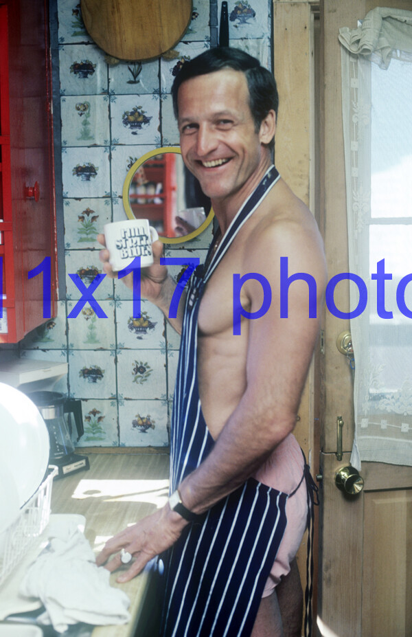 #4704,DANIEL J TRAVANTI,SHIRTLESS,hill street blues,11X17 POSTER SIZE ...