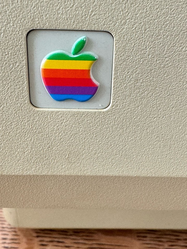 Vintage Apple Macintosh M0001 1984 Computer Powers On - Keyboard ...