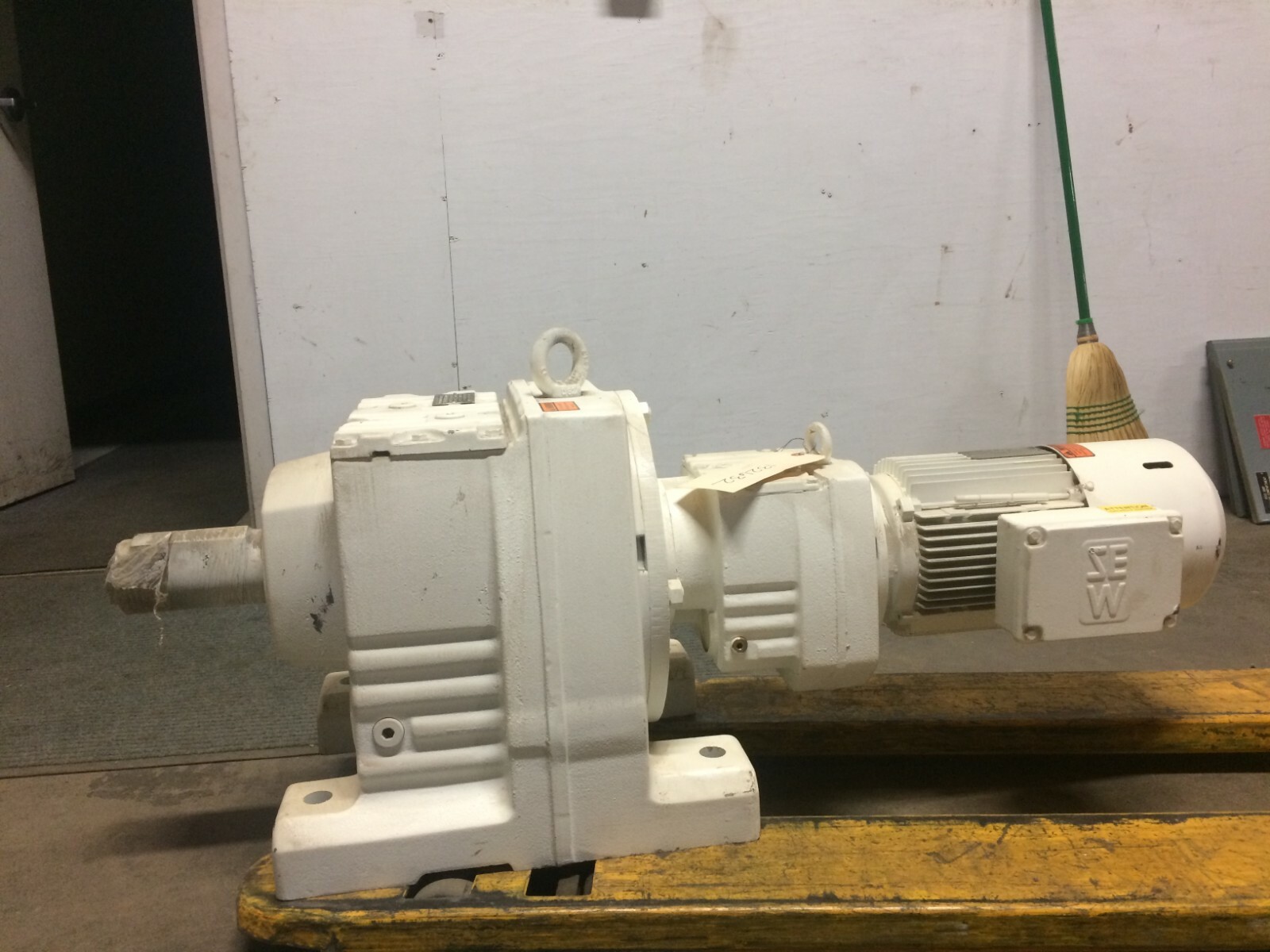 Sew Eurodrive Inc. R107R77DT Gear Reducer 5 HP Ratio:253 | eBay