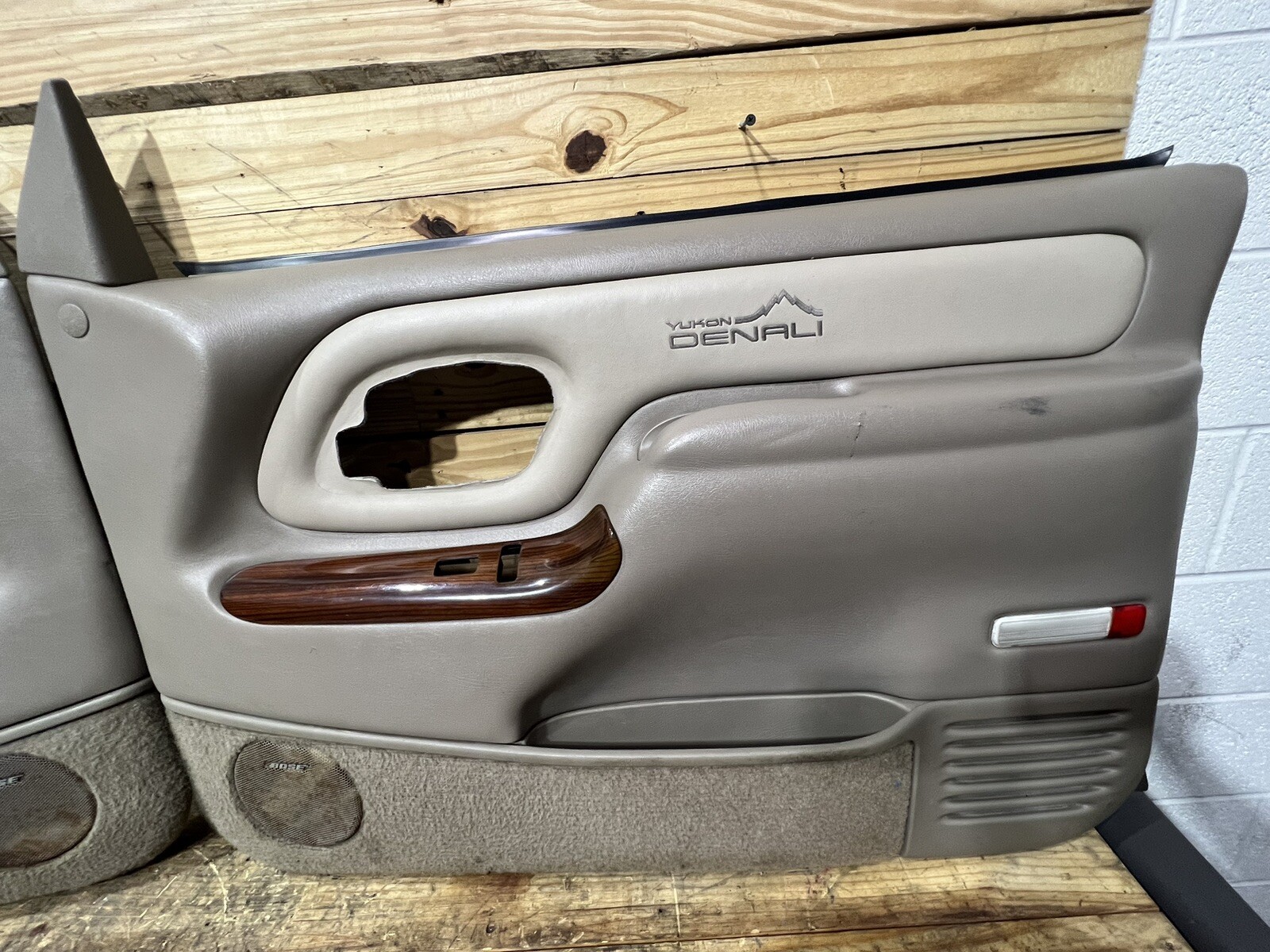 💥 OEM 1999-2000 GMC YUKON DENALI FRONT INTERIOR DOOR PANELS SET TAN WOOD GRAIN | eBay