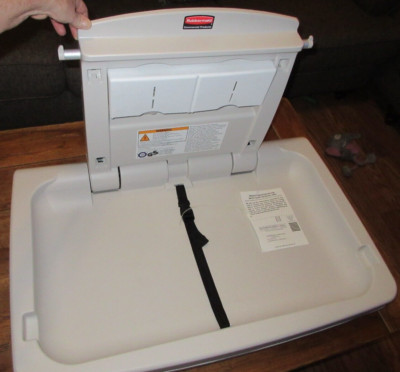Rubbermaid Horizontal Wall Mounted Baby Changing Table Station 7818-88 ...