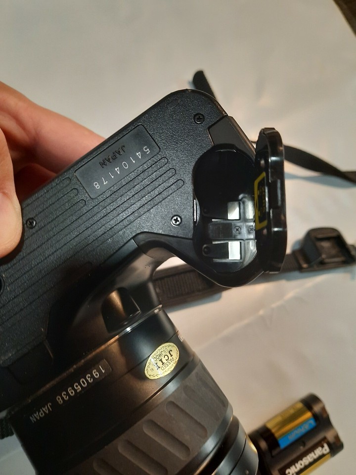 Minolta Maxxum 3000i 35mm SLR Camera Minolta Maxxum AF Zoom Lens ...