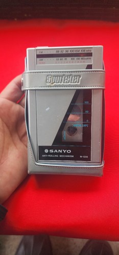 Vintage Sanyo M-G35 Mini AM/FM Stereo Radio Cassette Player it turns on ...