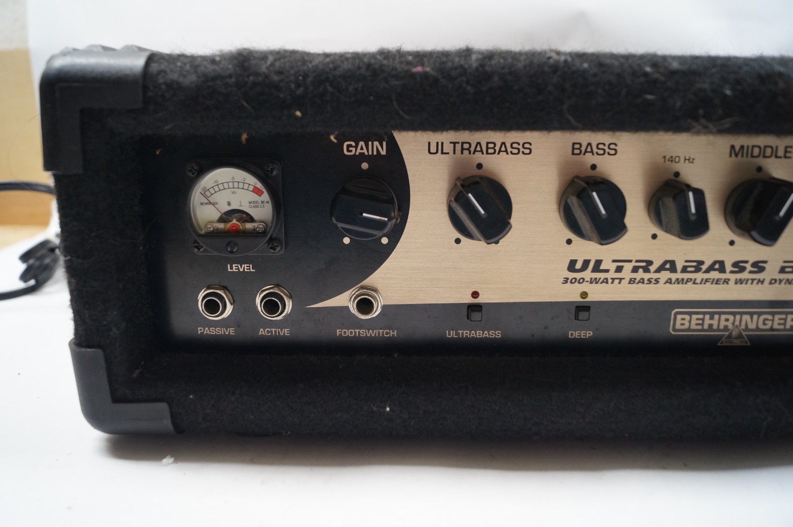 Behringer UltraBass BX3000T 300W Bass Amplifier w Dynamizer Technology ...