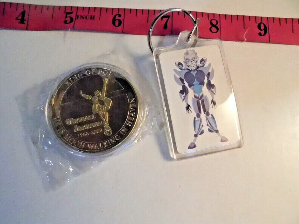 Michael Jackson 2 items 1 souvenir Gold Coin 1 Michael Jackson keychain ...