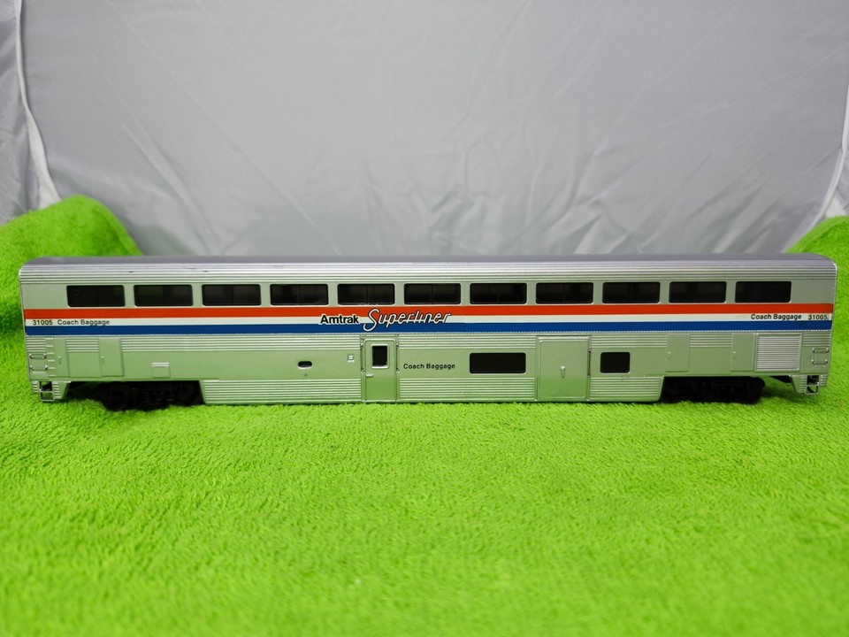 Walthers Amtrak Phase 3 Superliner Coach Baggage Car #31005 | eBay