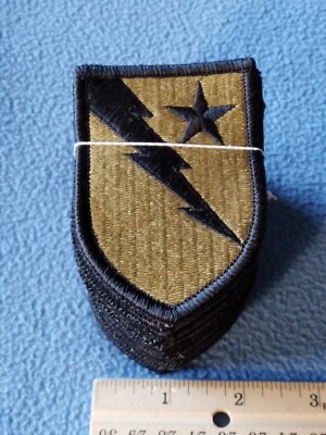 BUNDLE OF 20 - U.S. ARMY 136th MANEUVER ENHANCEMENT- HOOK BACK PATCHES ...
