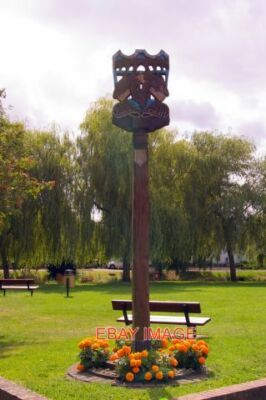 PHOTO VILLAGE SIGN LONDON COLNEY LOOKING TOWARDS THE RIVER COLNE FROM ...