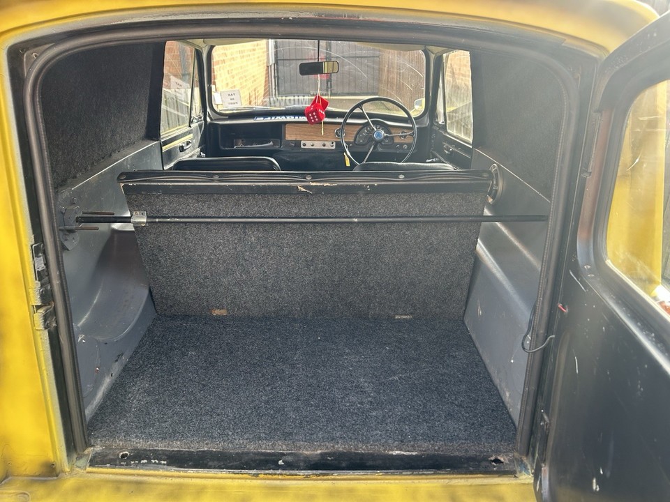 Reliant Regal Supervan 3 Del Boy Trotter Van Only Fools And Horses ...