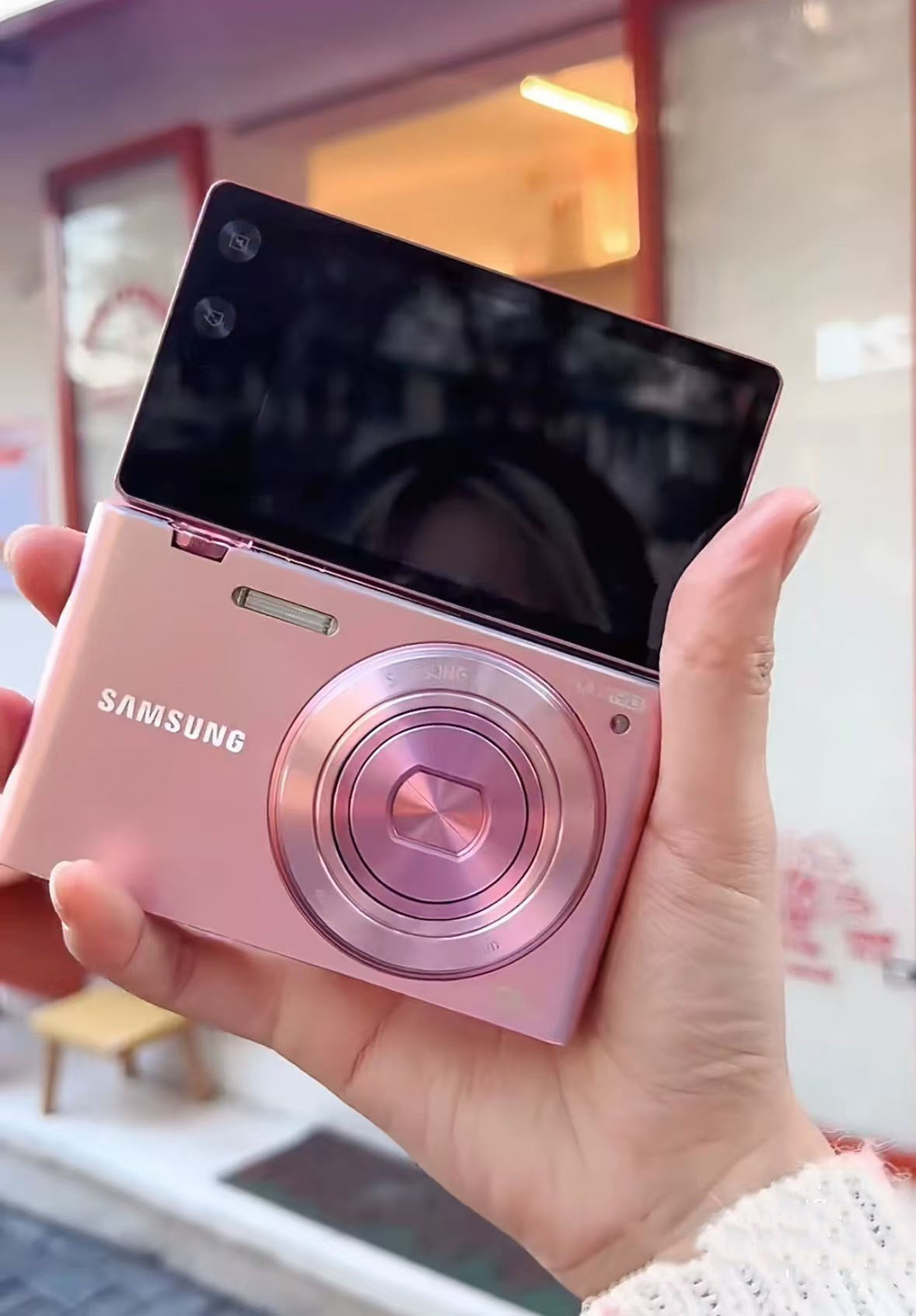 Samsung MV800 Flip-out Selfie Camera | 16 Megapixels | 5x Zoom | Touch ...