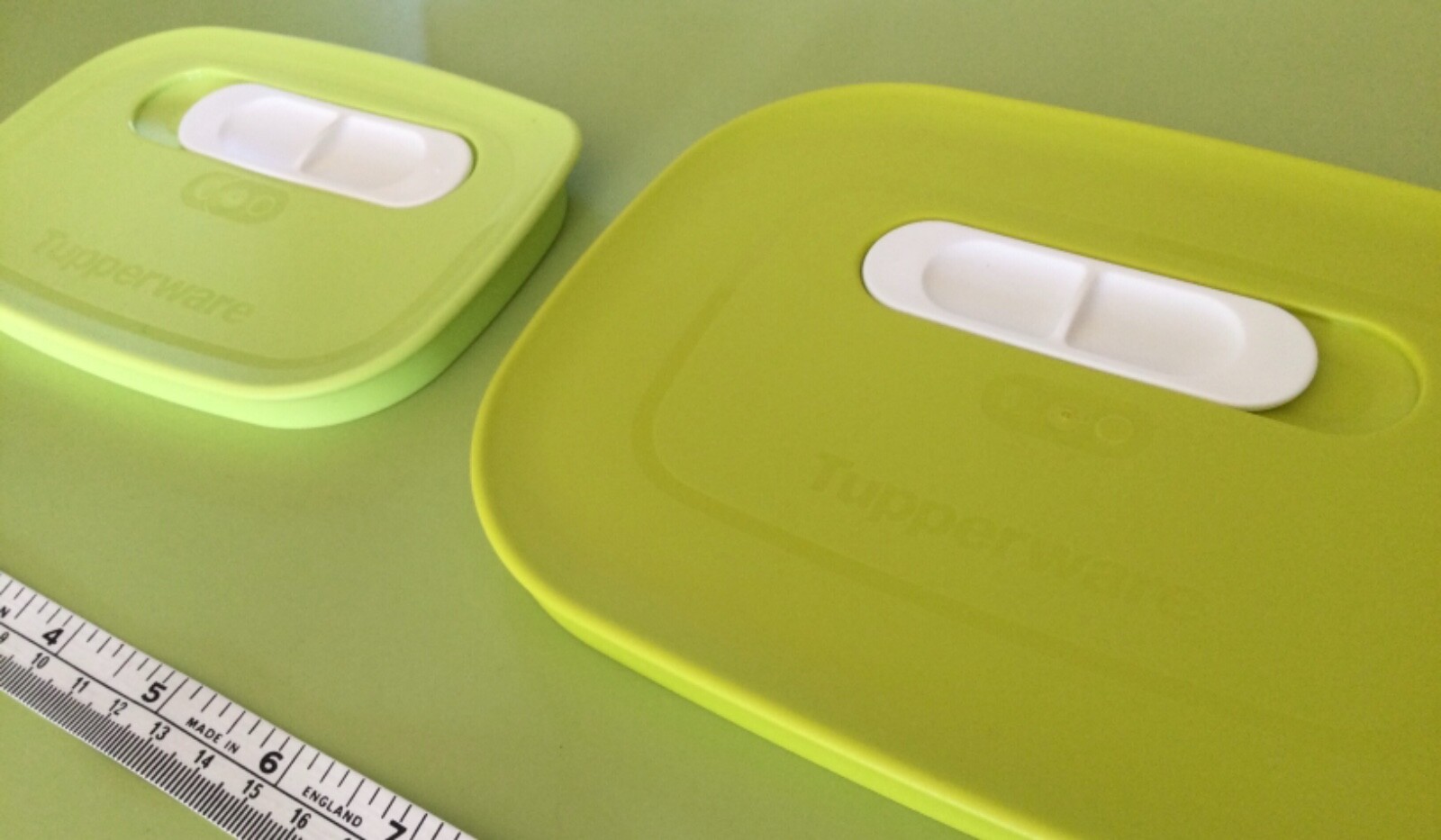 Tupperware BNIP Ventsmart set of 2 small/medium fridge containers ...