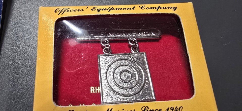 USMC EXPERT & MARKSMAN BADGES OFFICERS EQUIPMENT MEYER INSIGNIA FREE ...