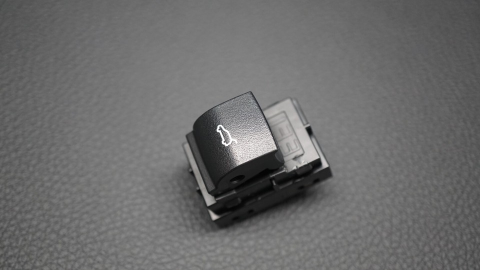 OEM BMW X5 X6 F15 F16 F85 F86 TAILGATE TRUNK OPEN SWITCH 9318704 / ...