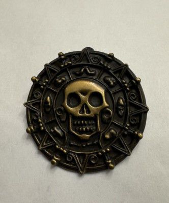 2008 DISNEY PIRATES OF THE CARIBBEAN Gold Coin Skull Medallion Pin | eBay