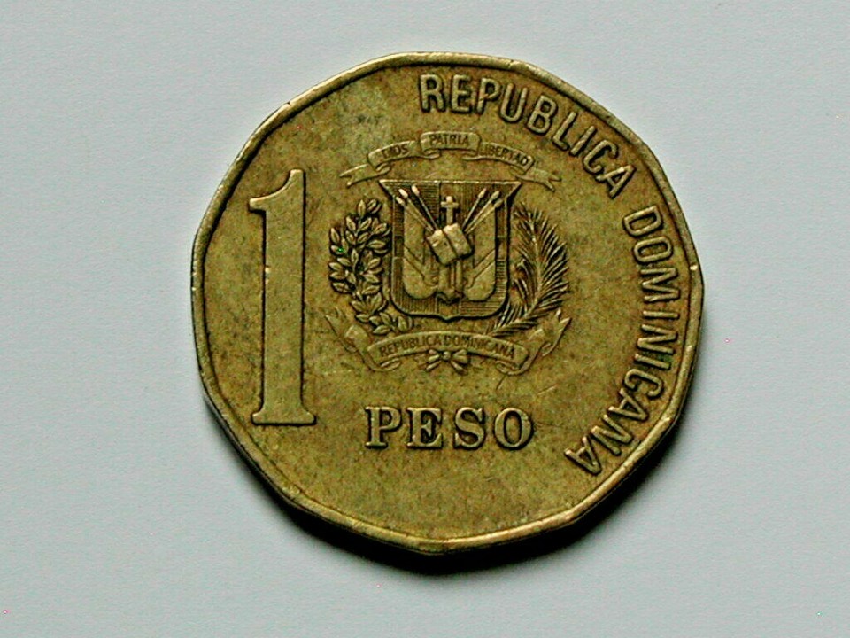 Dominican Republic 2000 1 PESO Coin with 11-Sided Shape & Juan Pablo ...