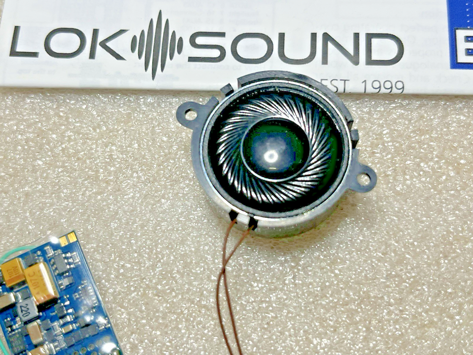 ESU LOKSOUND V5FX Speaker DCC Sound Only Decoder 8-Pin EMD File Tested ...