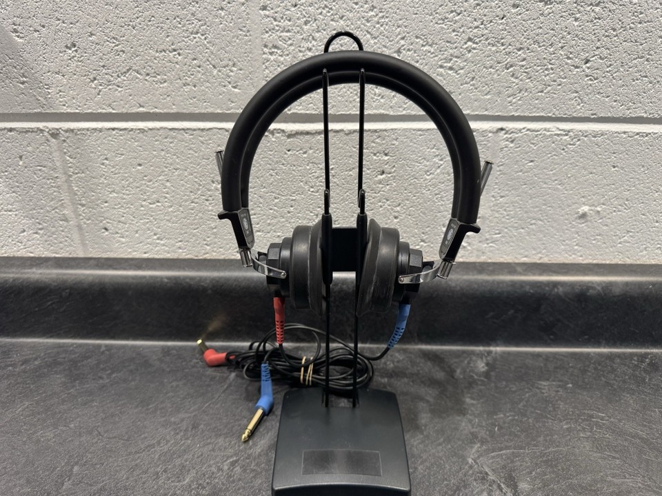 Maico MA-27 Portable Screening Audiometer w/ NEW Calibration ...