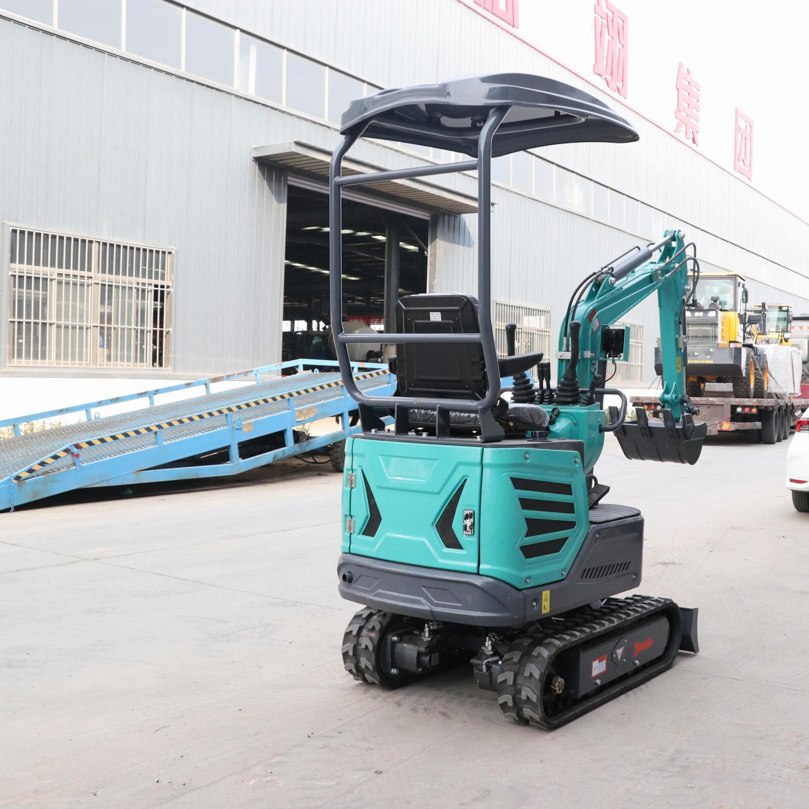 Brand NEW MINI Excavator DIESEL Engine in Red and Green Color 950kg ...