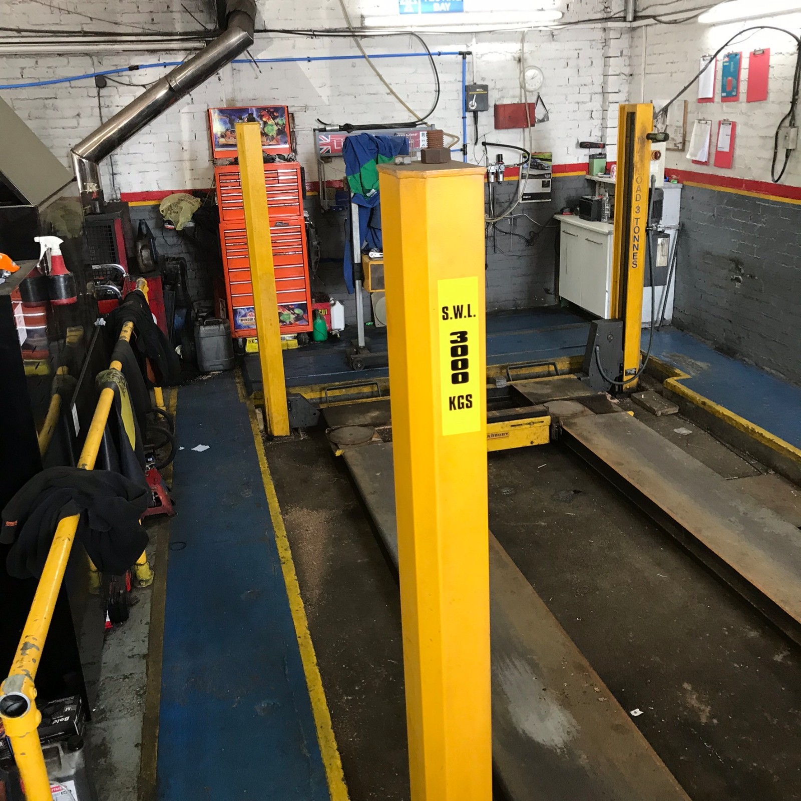 MOT SIGNS | MOT SIGN | VOSA DVSA | SWL | VERTICAL SAFE WORKING LOAD ...