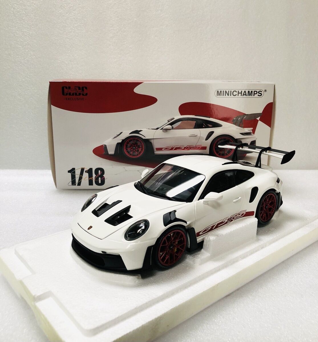1/18 Minichamps Porsche 911 992 Gt3 RS 2022 White Diecast 1/18 Minichamps Porsche 911 992 Gt3 RS 2022 White Diecast
