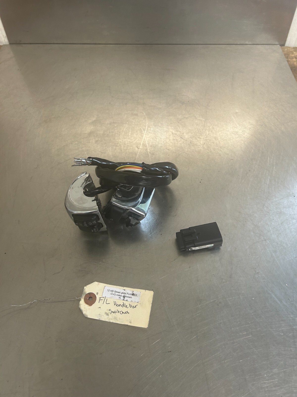 Harley Davidson Volume Control Switch Kit FLHT C OEM 71810 08 for sale ...