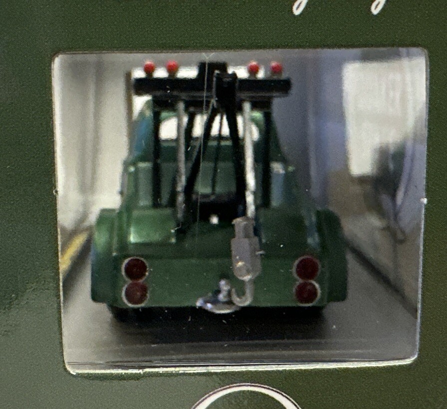 M2 Machines Auto-Thentics Series 95 : Quaker State 1949 Studebaker 2R ...