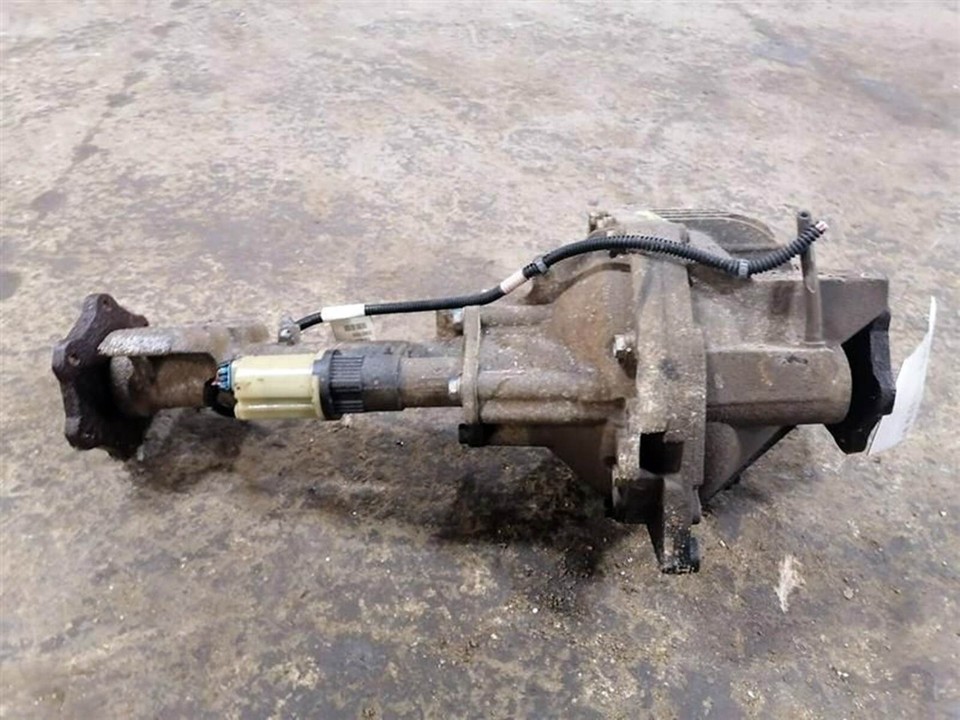 2009-2013 Chevy Suburban 1500 Front Axle Differential Carrier 3.42 ...
