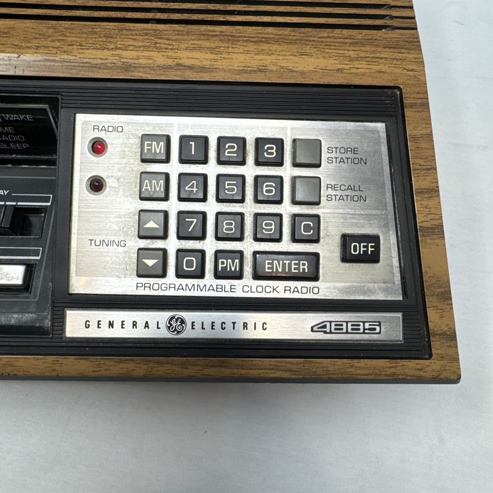 VINTAGE GENERAL ELECTRIC DIGITAL MODEL NO. 7-4885B ALARM CLOCK RADIO ...