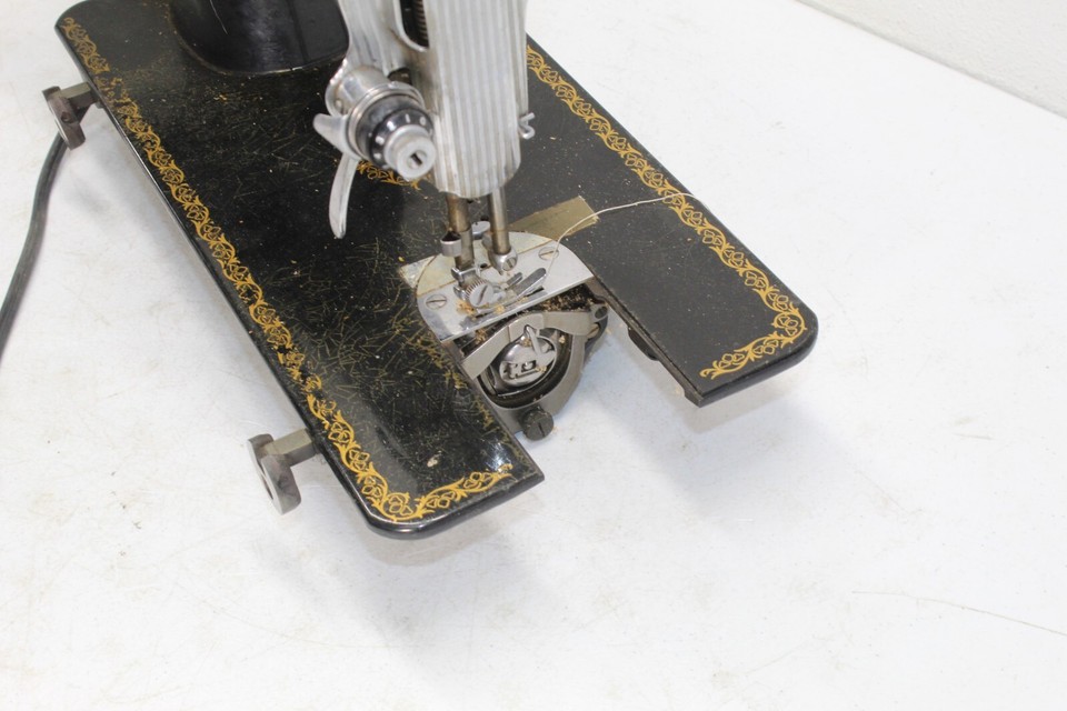 Singer Model 15 - 1955 - EARLY SERIAL NUMBER - AM007254 | eBay