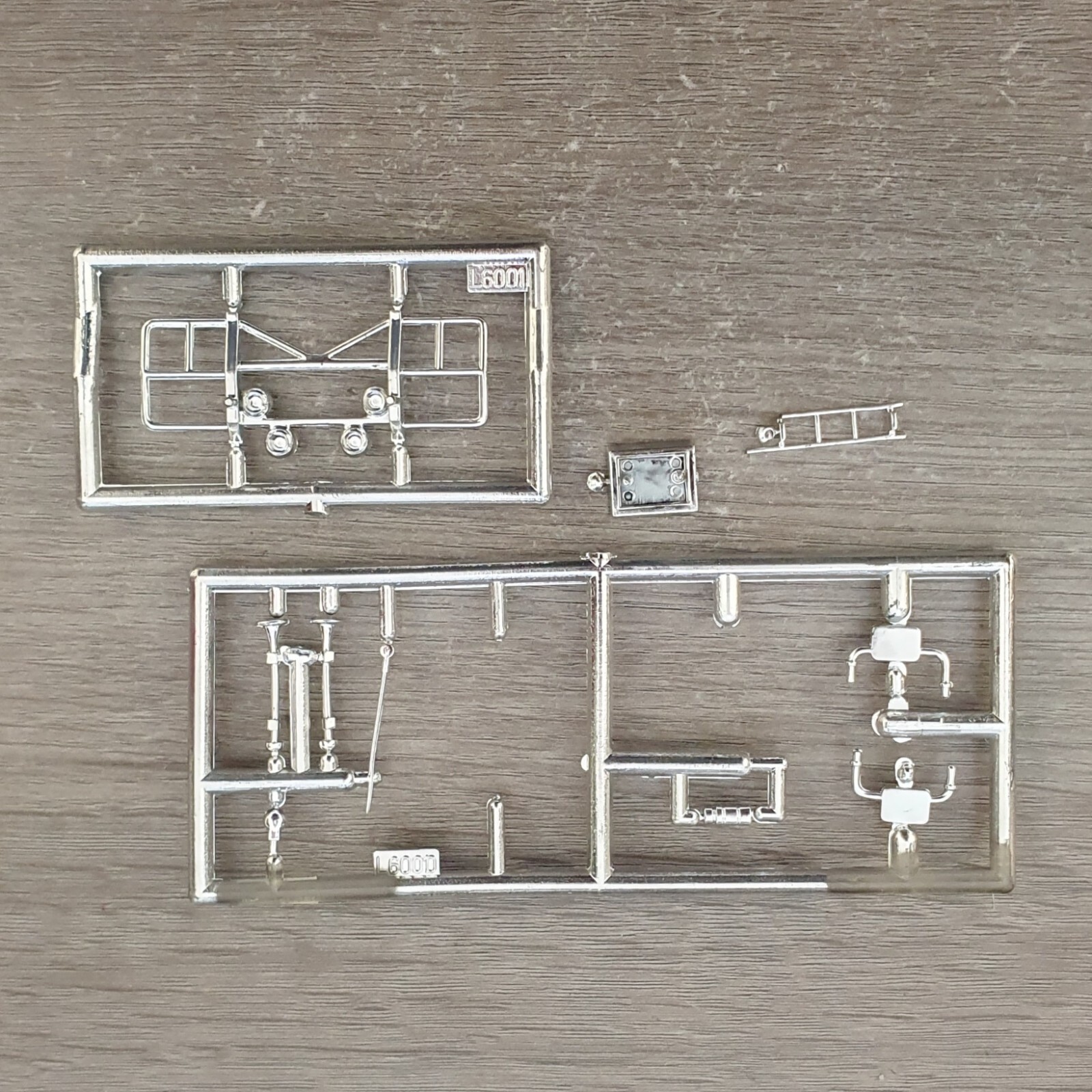 Scalextric 1 32 Lorry spares - L6000 L6001 Chrome Sprue - Grill Mirrors ...