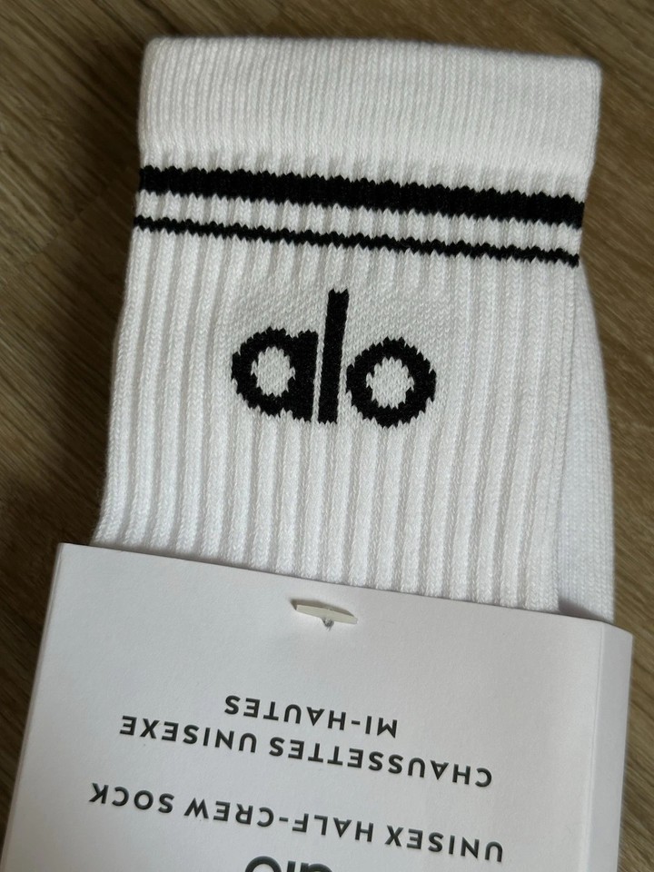 1 Pair ALO Yoga UNISEX HALF-CREW THROWBACK SOCKS White FREE SHIPPING ...