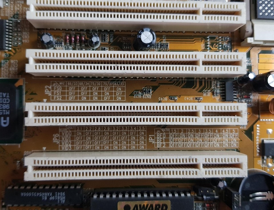 Biostar M5ATD ALi ALADDiN IV+ Chipset + Intel Pentium 166MMX + 64RAM ...