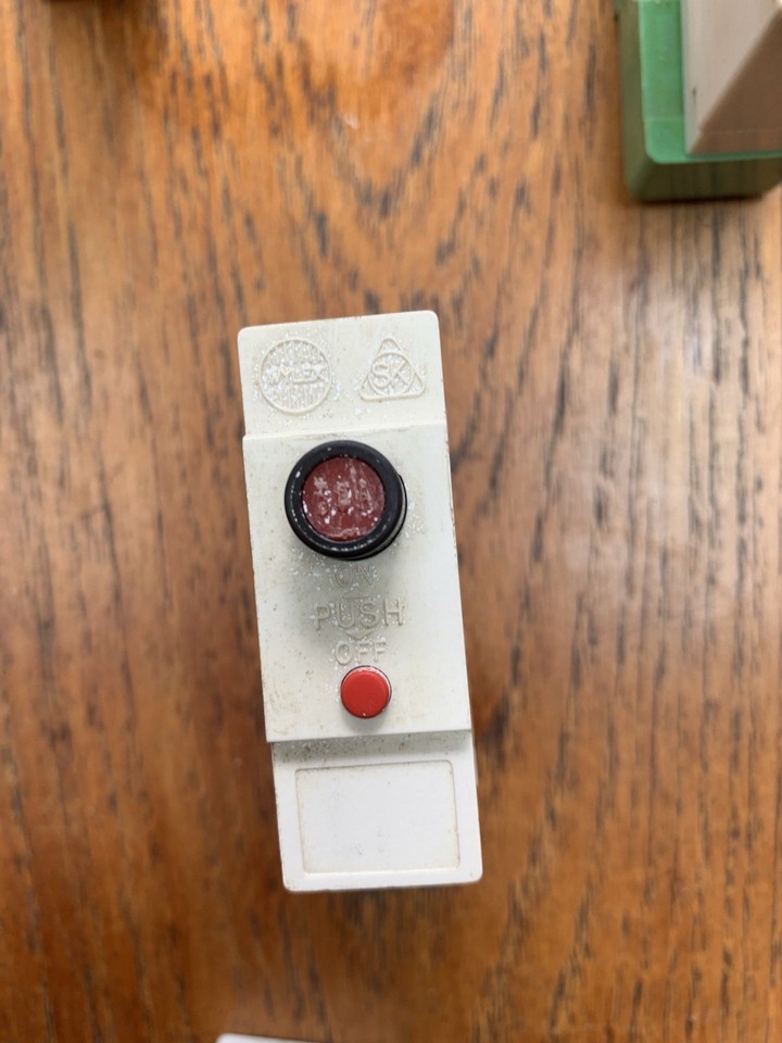 WYLEX PUSH PLUG IN 5 15 20 30 45 AMP TYPE B 240V MCB CIRCUIT BREAKER ...