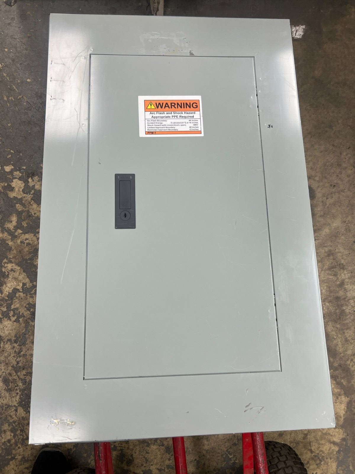 👀 SIEMENS / ITE 225 AMP MAIN LUG PANELBOARD 480Y/277 V 3Ø 4W 30 CIRCUIT ...