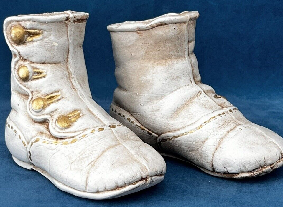 DECORATIVE VINTAGE PAIR OF CERAMIC VICTORIAN HIGHTOP BUTTONED BABY ...