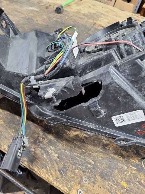 Chevrolet Impala Headlight Halogen Right Headlamp 84573234 OEM 2019 ...