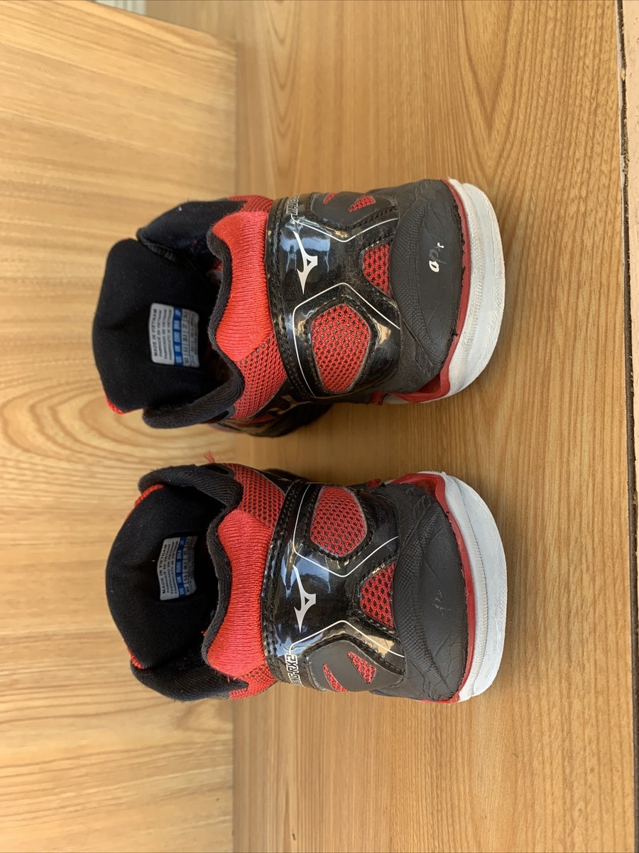 Pink Mizuno Wave Lightning Rx2