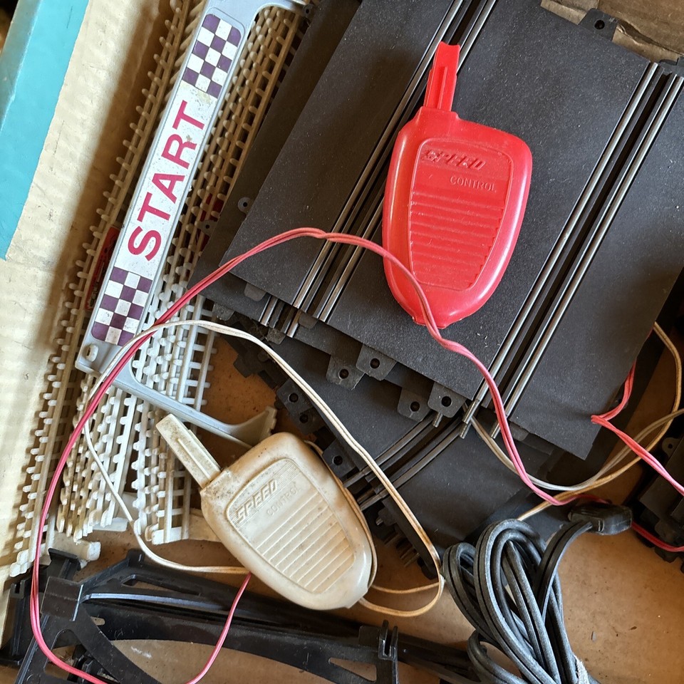 Vintage Eldon Deluxe Road Race 1/32 Slot Car Set with 2 Cars & Original ...