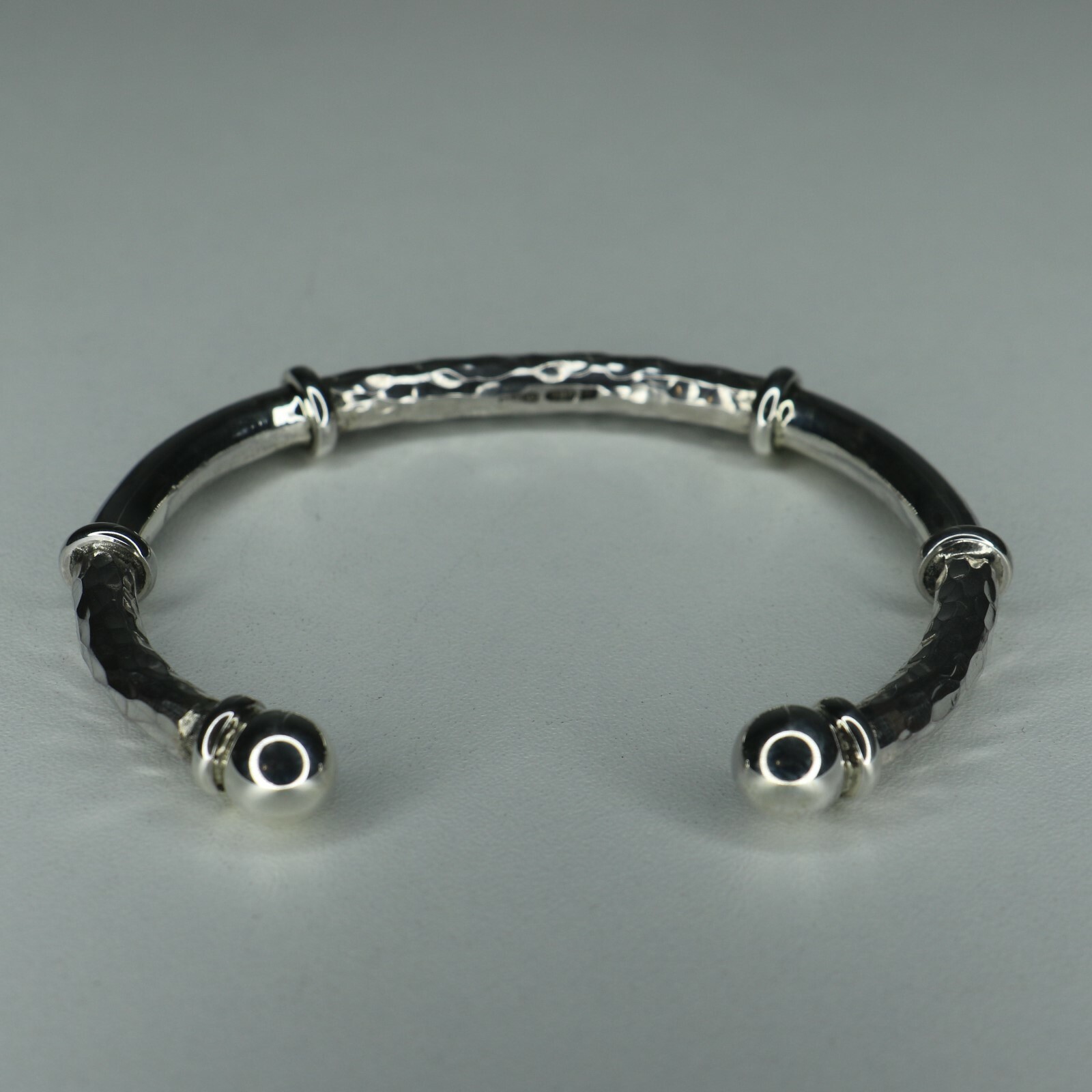 MEN'S GENTS STERLING SILVER HAMMERED AND PLAIN POLISHED TORQUE BANGLE ...
