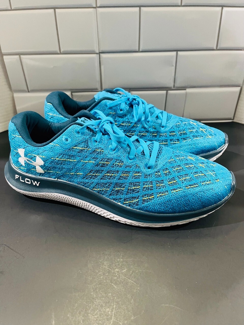 Under Armour Men Flow Velociti Wind Performance Runni… - Gem